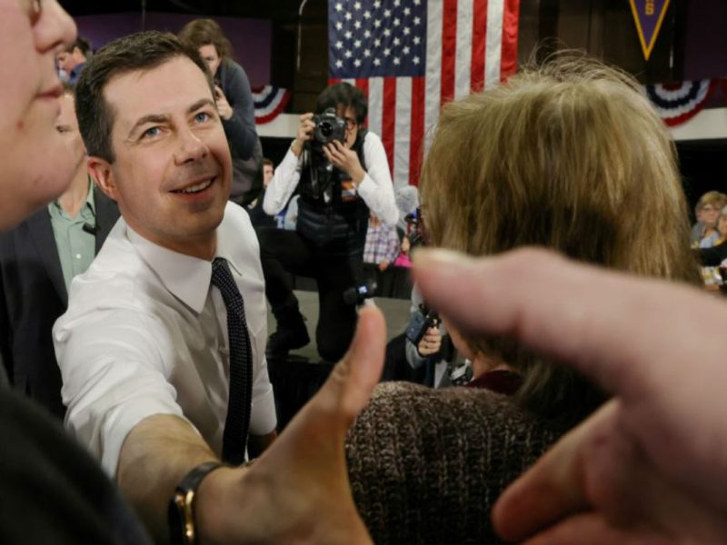 Buttigieg y Sanders lideran resultados parciales en caucus de Iowa ...