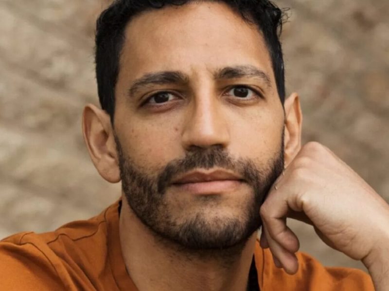 Cristopher Rivas y su libr Brown Enough sobre los retos de ser latino