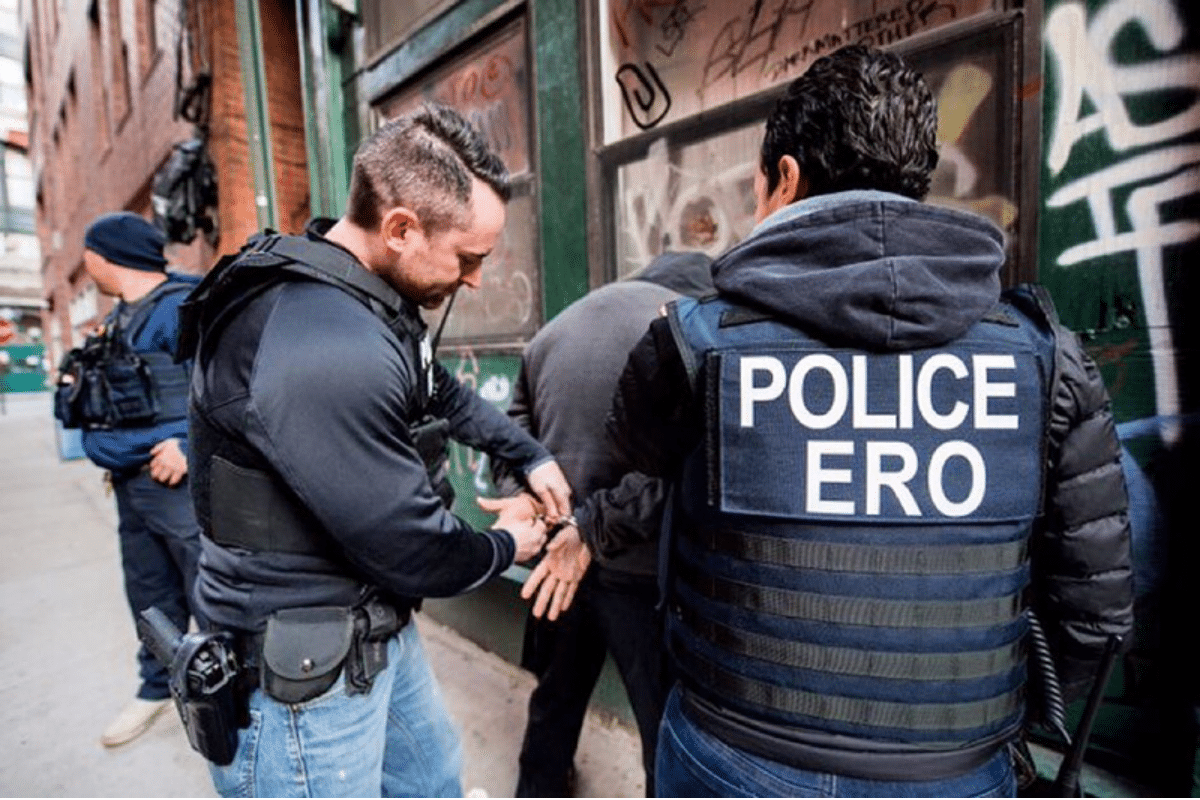 Esto dice "ICE On Notice", ley defensora de migrantes en Chicago